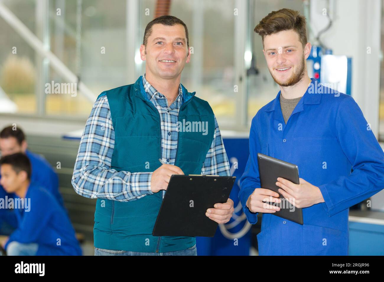 mechanic and apprentice repairing a car Stock Photo - Alamy