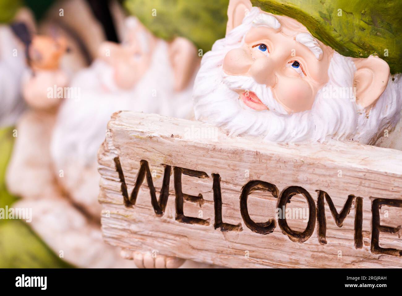 Garden gnome welcome sign hi-res stock photography and images - Alamy