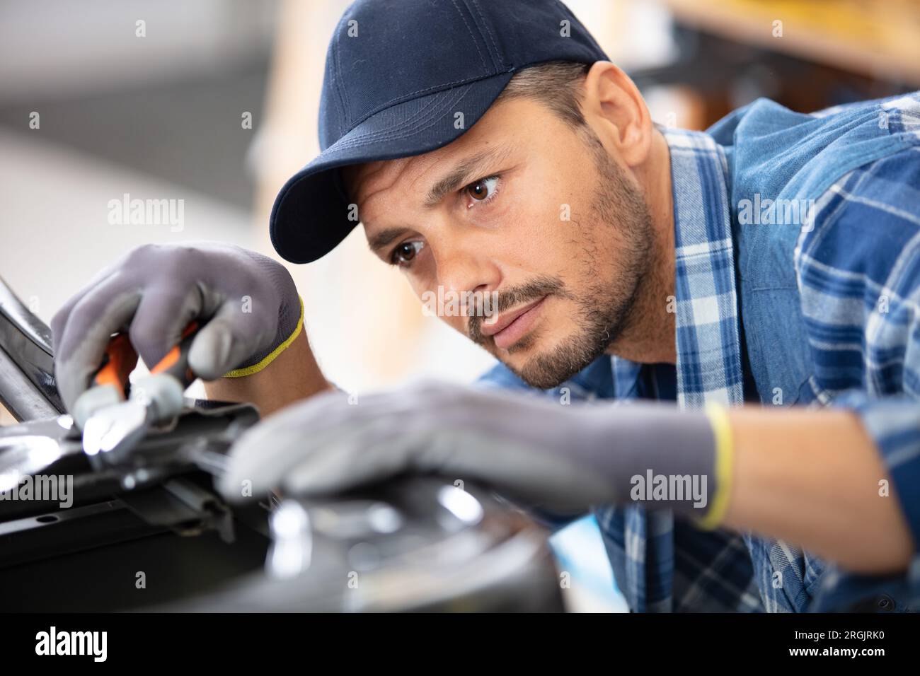Skilled senior mechanic technician hi-res stock photography and images ...