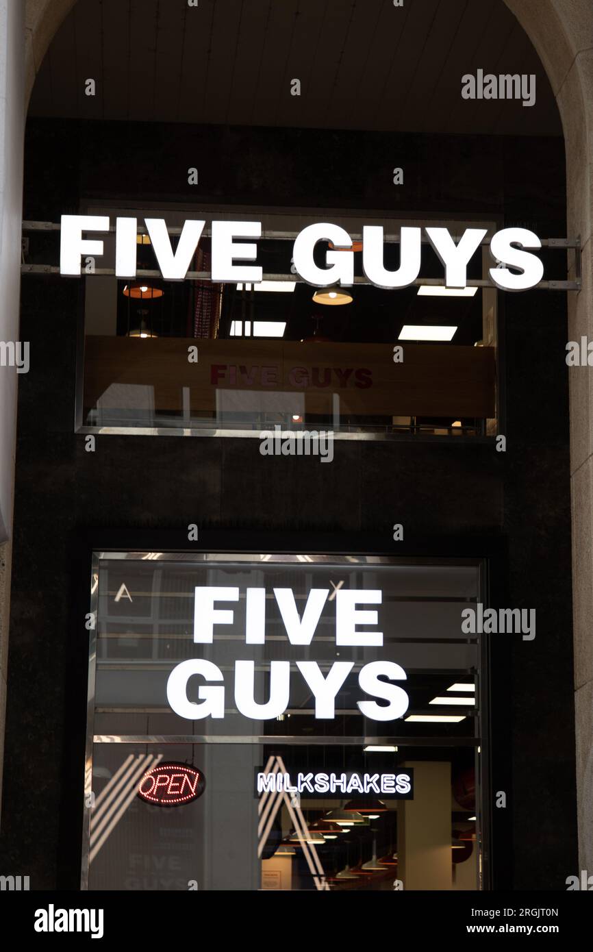 Five guys logo hi-res stock photography and images - Alamy