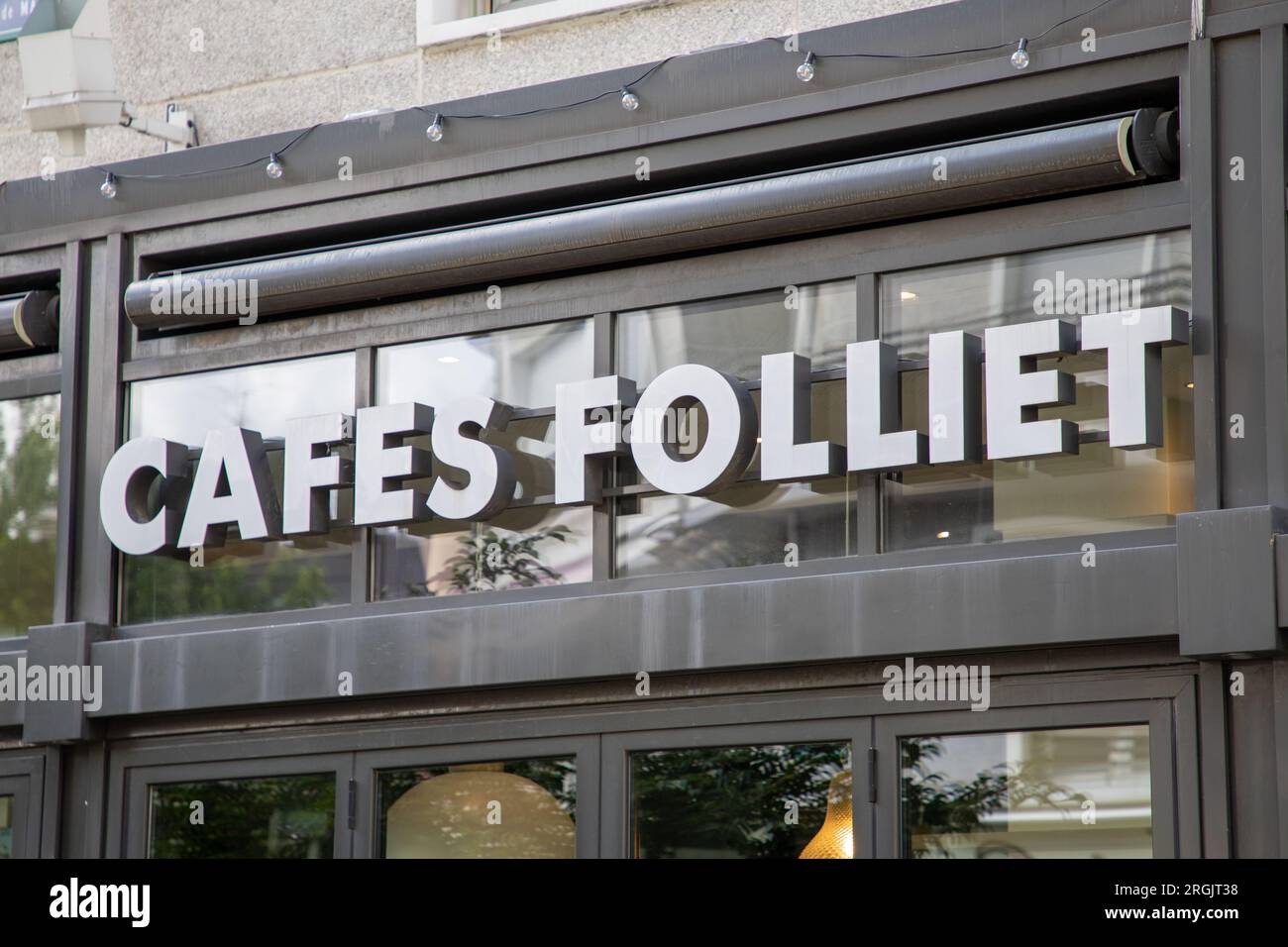 Chambéry , Aquitaine France - 08 08 2023 : cafe folliet shop sign logo ...