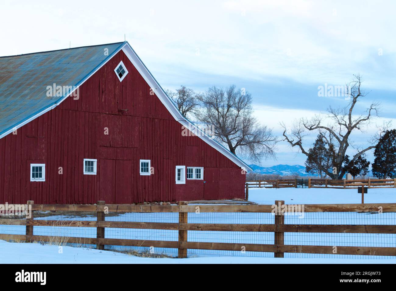 Old Red Barn Stock Photo - Alamy