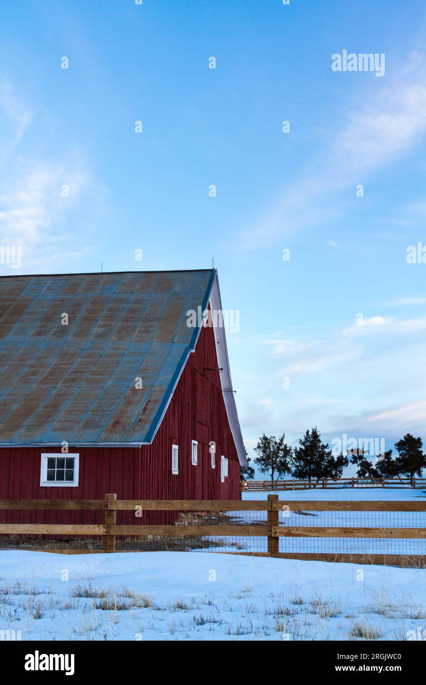 Old Red Barn Stock Photo - Alamy