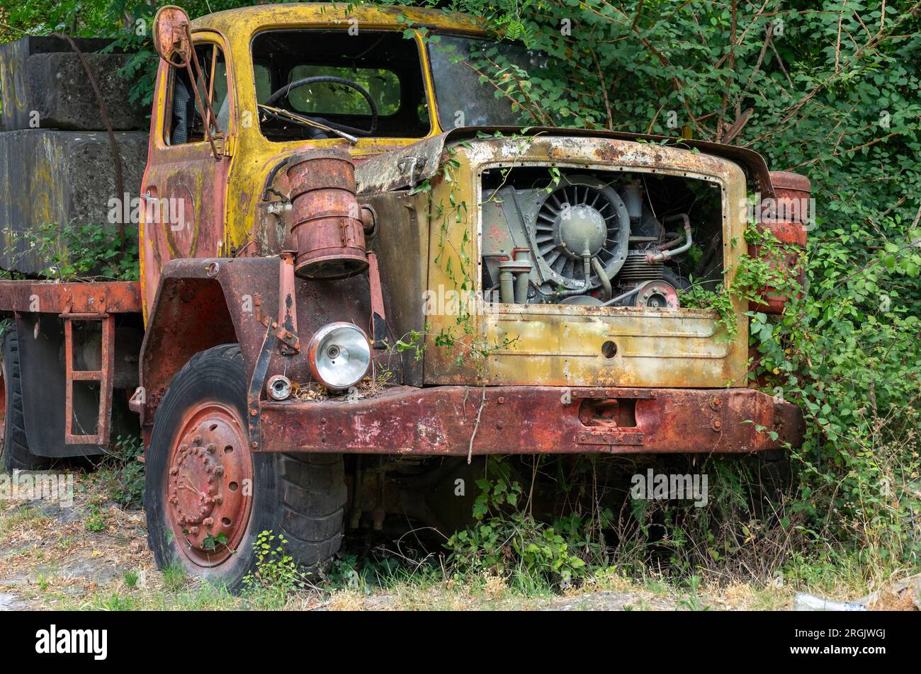 Truck wreck hi-res stock photography and images - Alamy