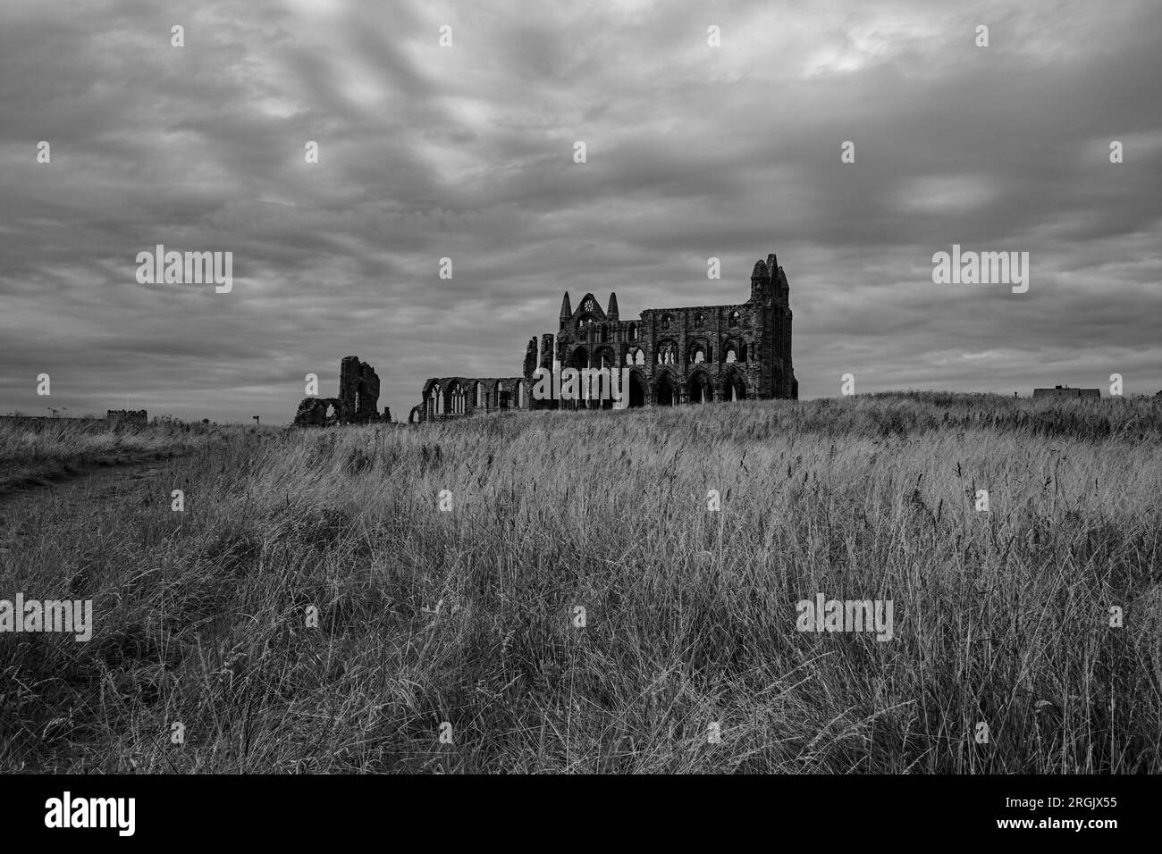 Whitby Abbey moody dramatic cloudscape Bram Stoker Dracula Stock Photo ...