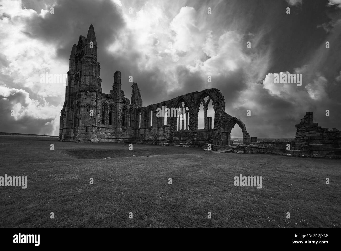 Whitby Abbey moody dramatic cloudscape Bram Stoker Dracula Stock Photo ...