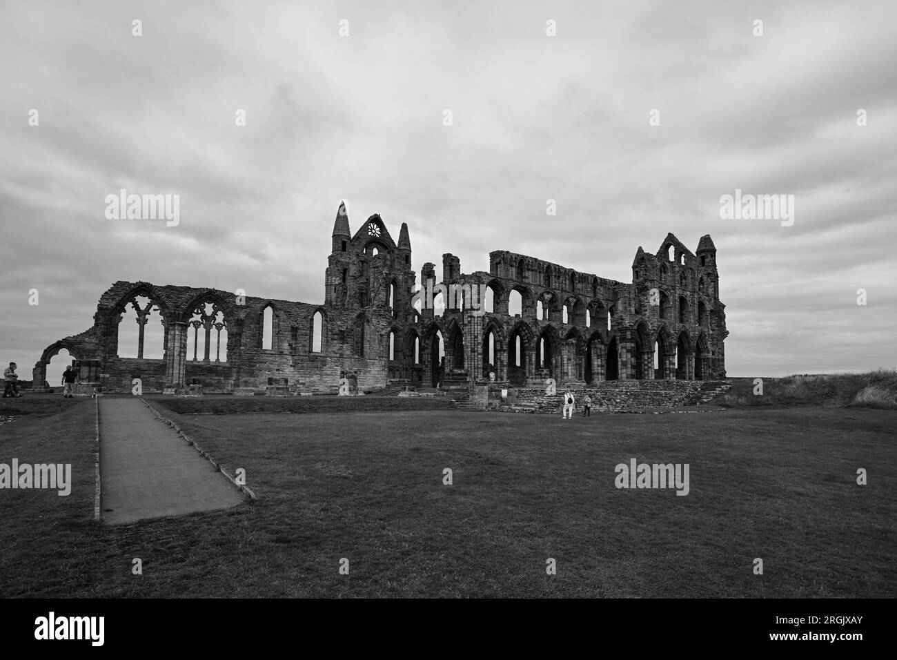 Whitby Abbey moody dramatic cloudscape Bram Stoker Dracula Stock Photo ...