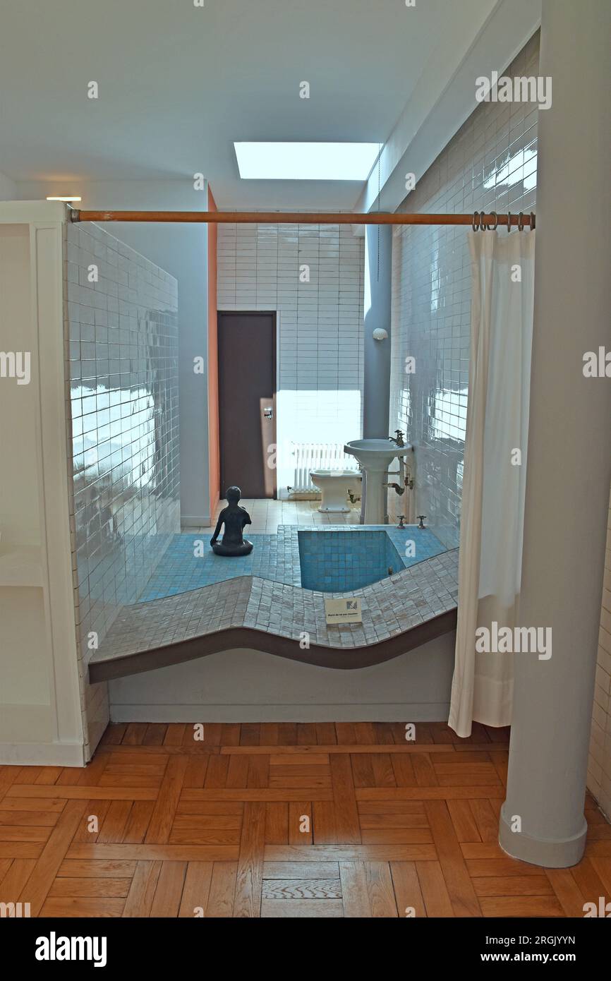 Villa Savoye, masterpiece of the Modern Movement, architect Le ...