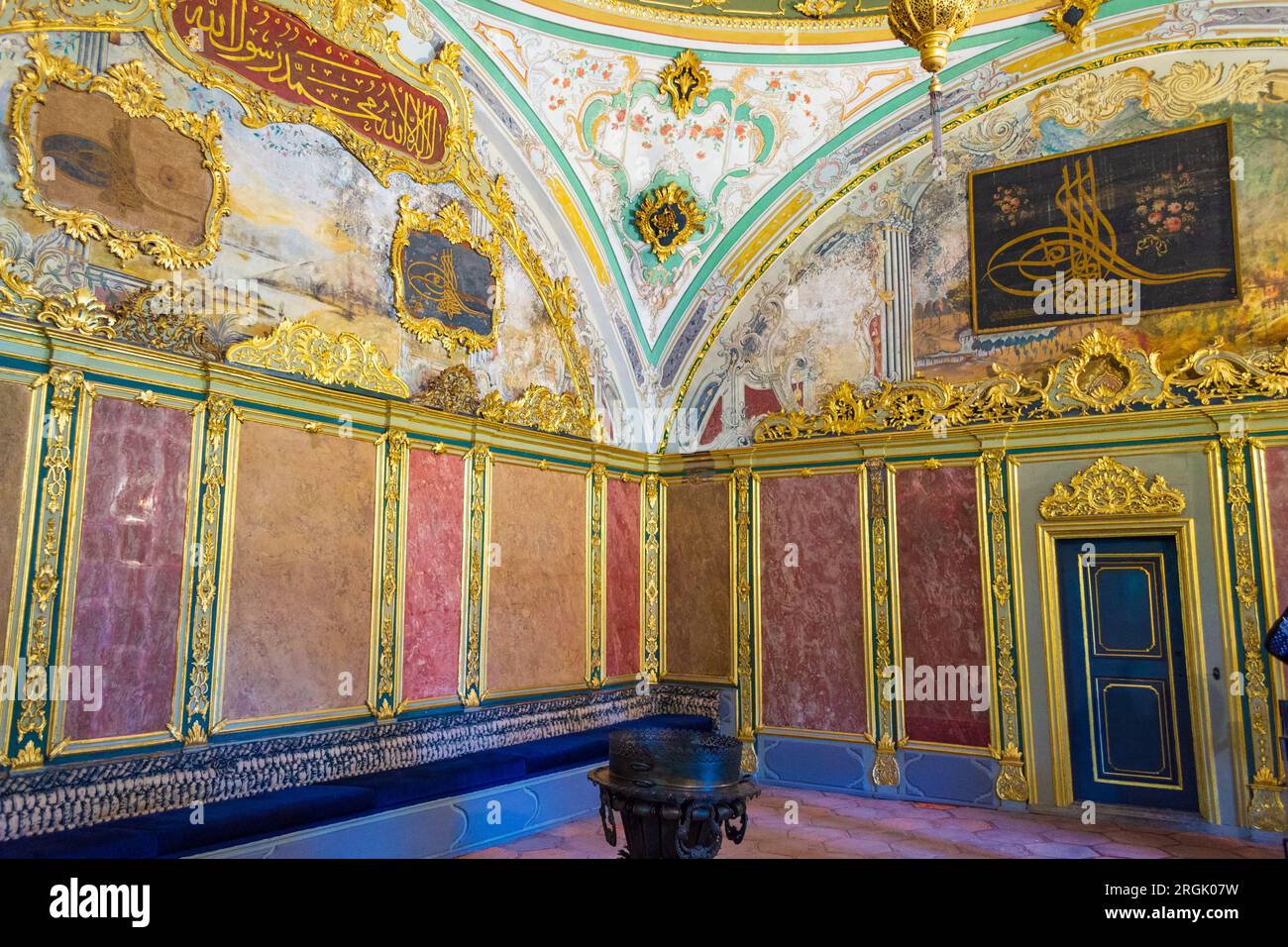 Audience chamber in the imperial palace hi-res stock photography and ...