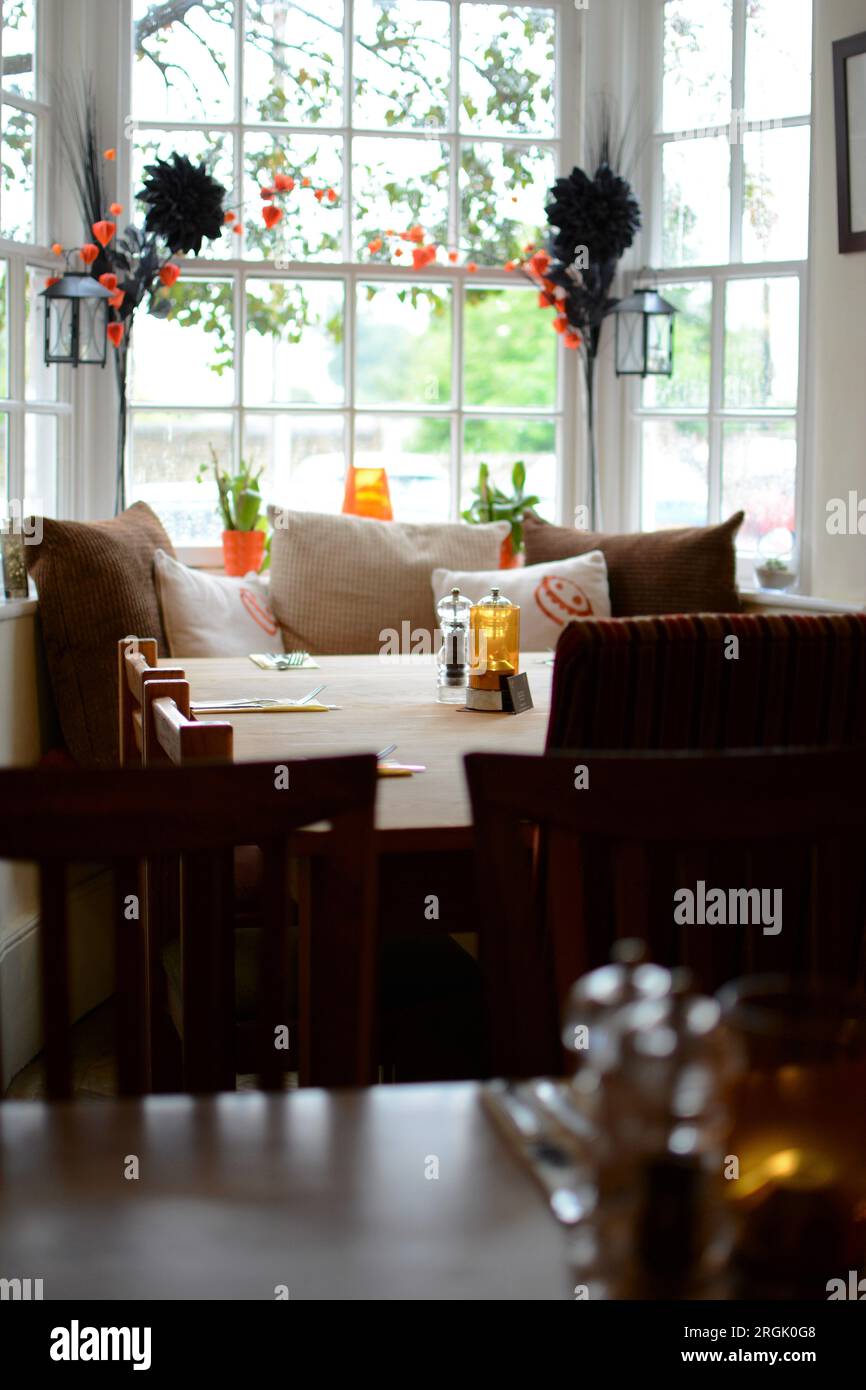 Cafe table in bay window ready for diners Stock Photo - Alamy
