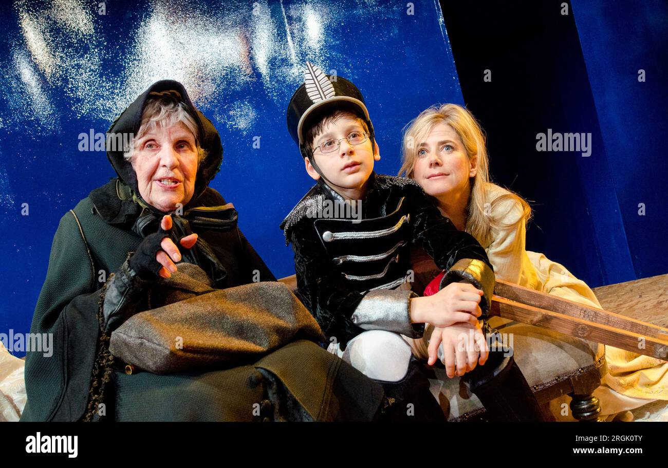 l-r: Doreen Mantle (Rat Wife), Lino Facioli (Little Eyolf), Imogen ...