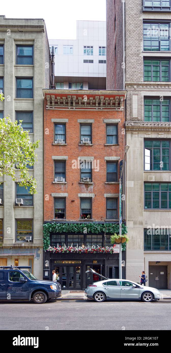 Modest architecture hi-res stock photography and images - Alamy