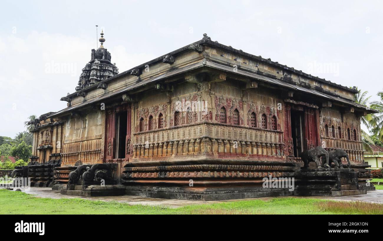 INDIA, KARNATAKA, SHIMOGA, July 2023, Devotee at Aghoreshwara Temple, Ikkeri Stock Photo - Alamy