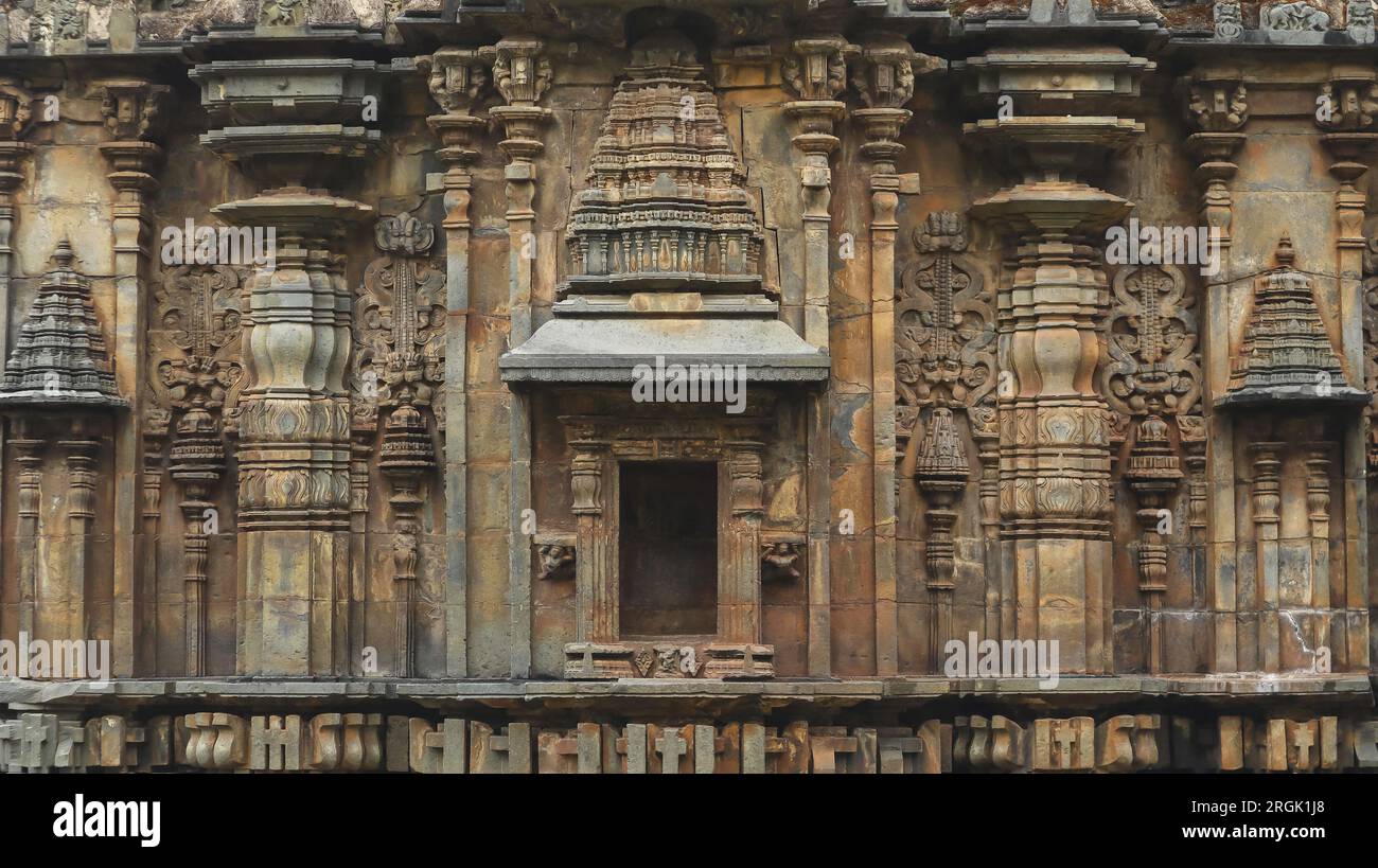 Carvings on the Ancient Shri Tarakeshwara Swami Temple Mandapa, Hangal ...