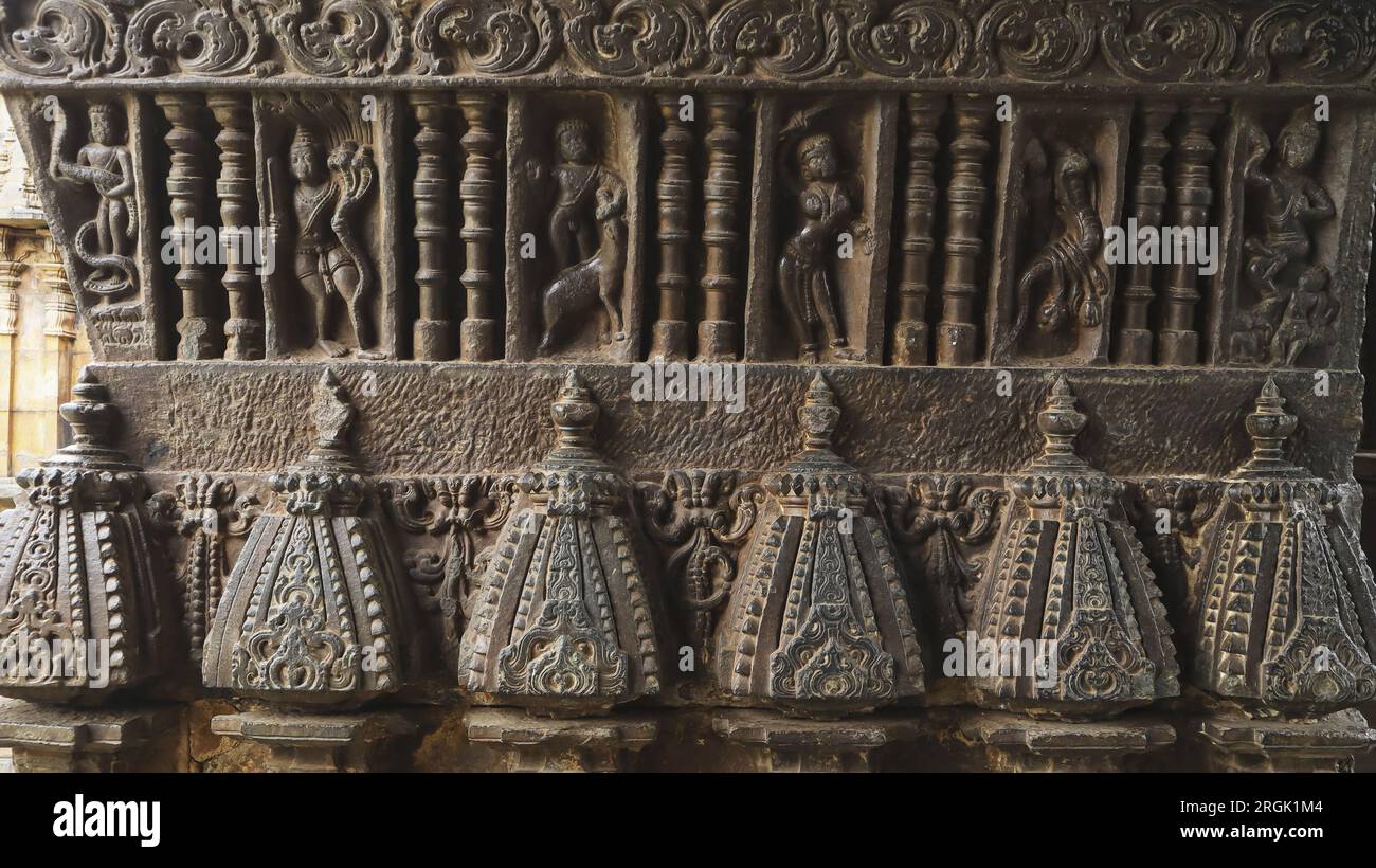 Ancient Carvings on the Shri Tarakeshwara Swami Temple, Hangal, Haveri ...