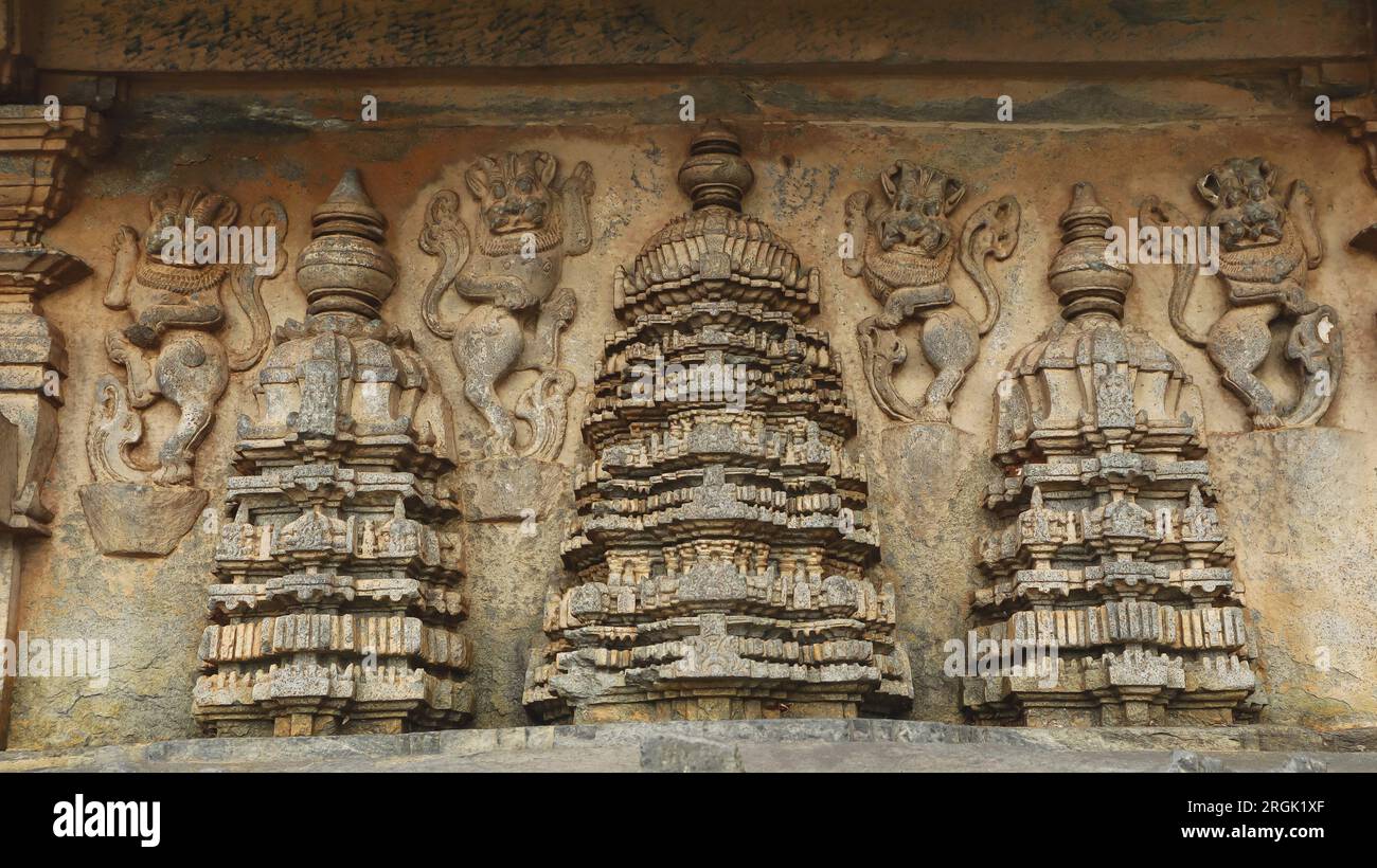 Carvings of Yali on the Shri Mukteshwara Swami Temple, Choudayyadanapur ...