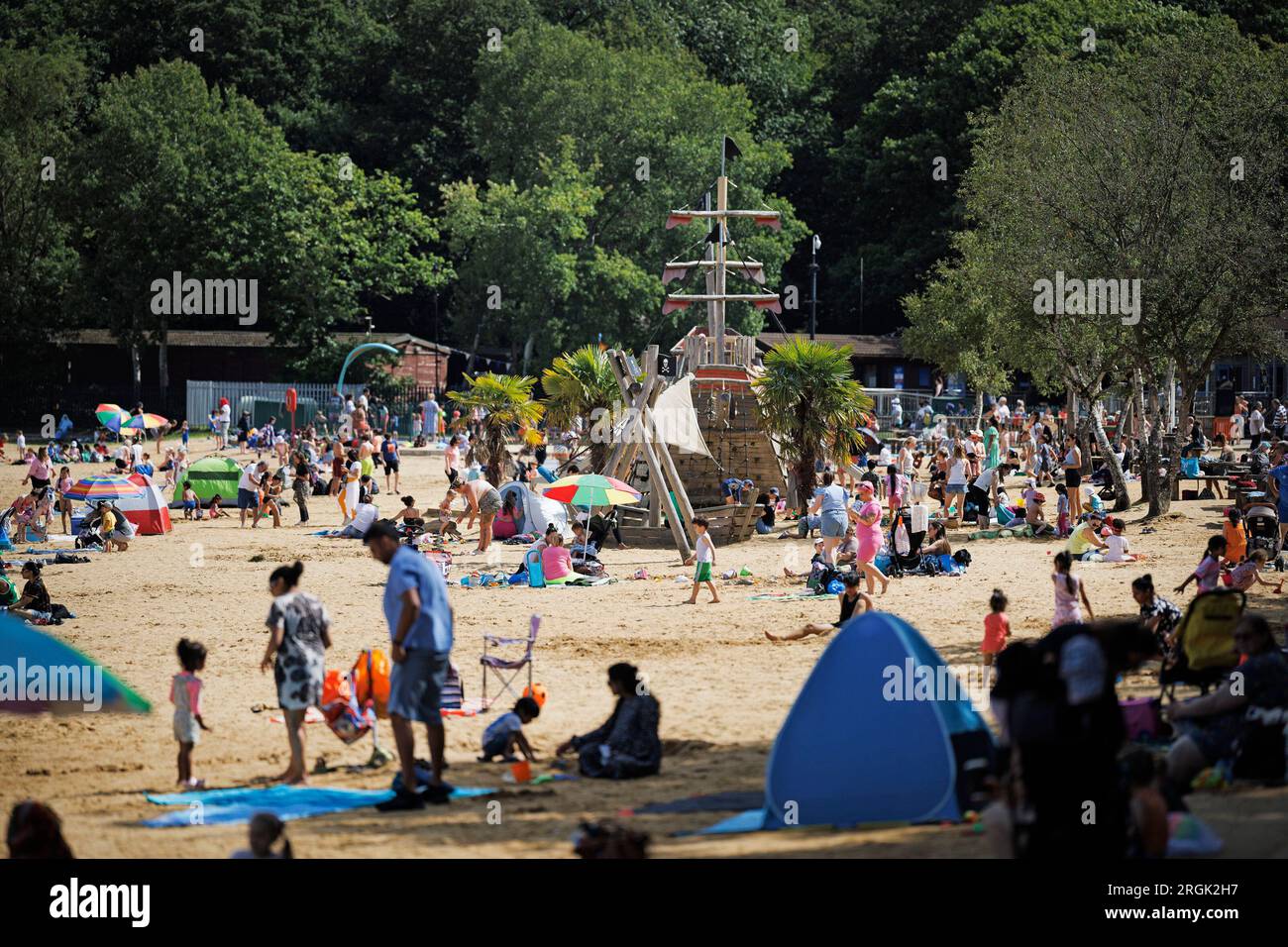 Ruislip lido beach hi-res stock photography and images - Alamy