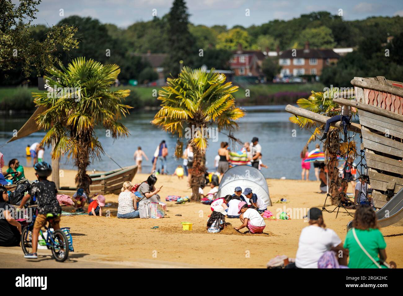 Ruislip lido beach hi-res stock photography and images - Alamy