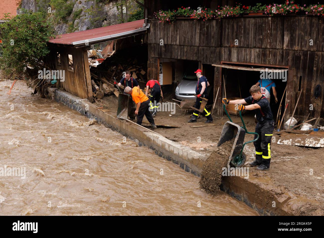 Natural disaster clean up people hi-res stock photography and images ...