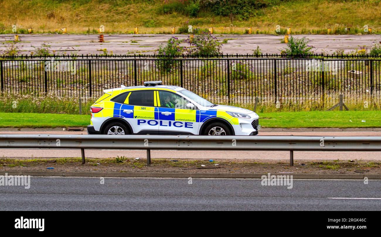 Police officers weather hi-res stock photography and images - Alamy