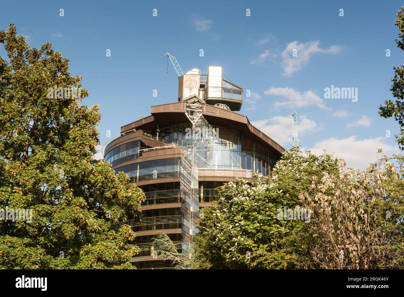 The exterior of Ralph Erskine's The Ark, Talgarth Road, Hammersmith ...