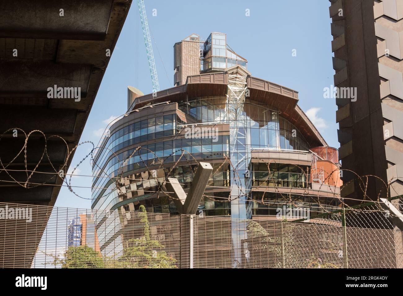 The exterior of Ralph Erskine's The Ark, Talgarth Road, Hammersmith ...