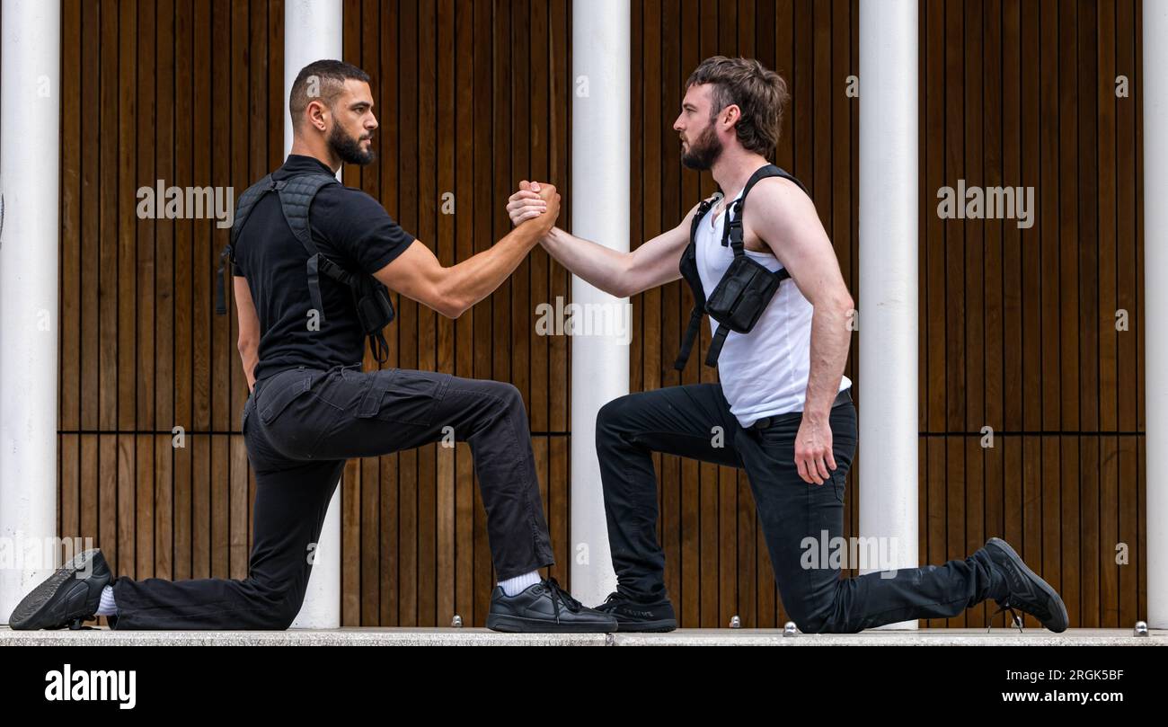 Stunt actors hi-res stock photography and images - Alamy