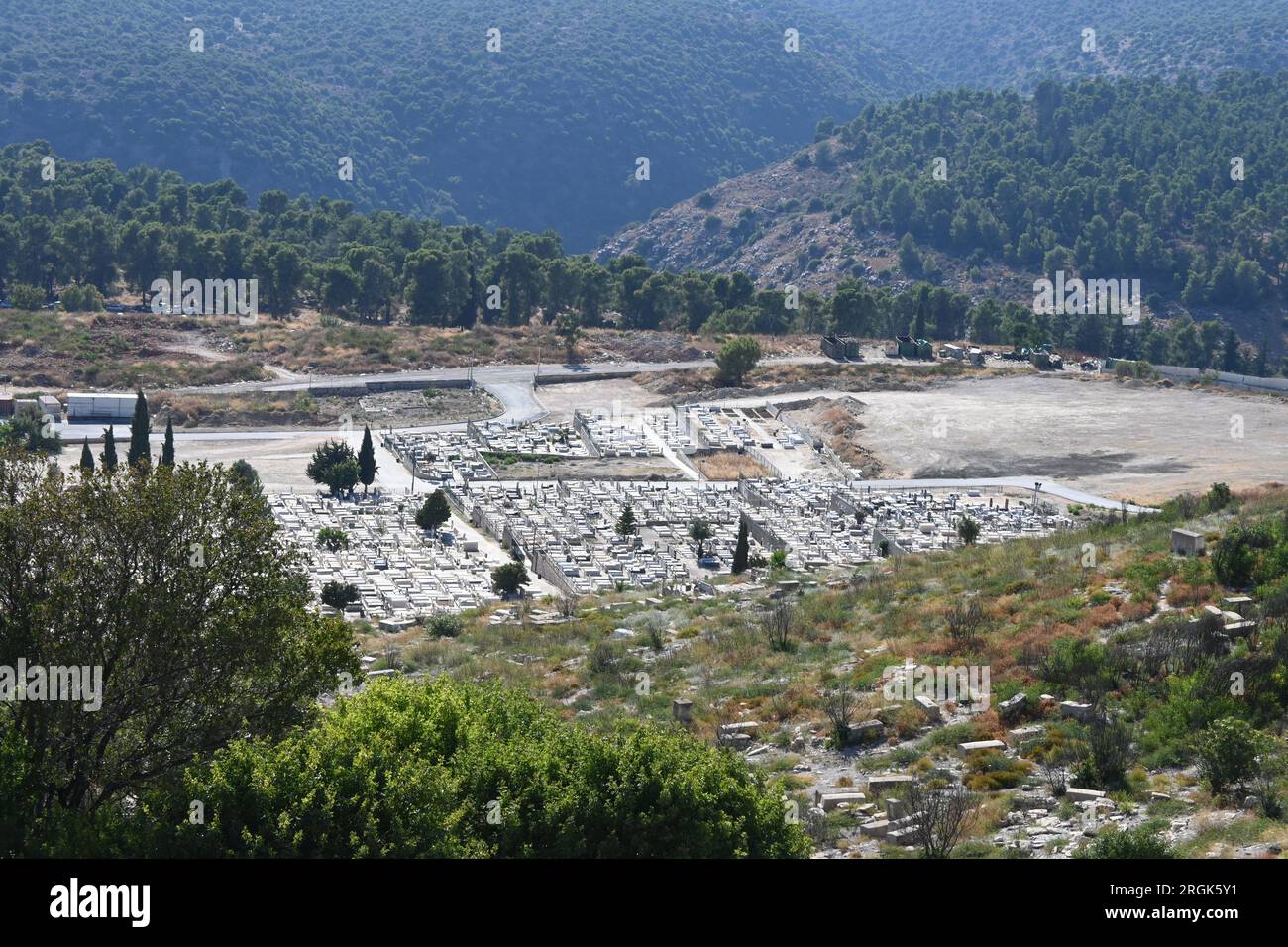 Tzfat cemetery hi-res stock photography and images - Alamy