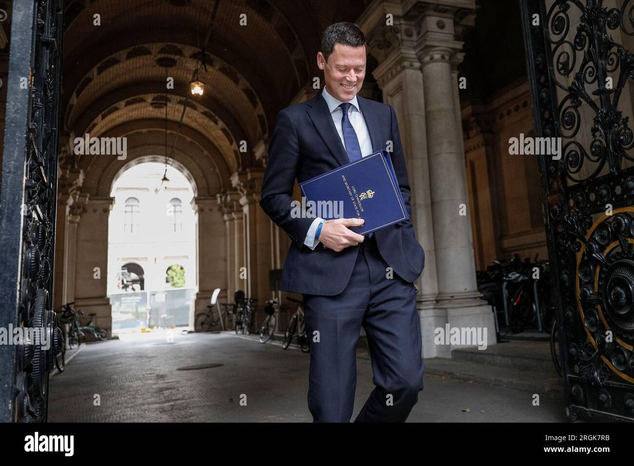 Downing street alex chalk hi-res stock photography and images - Alamy