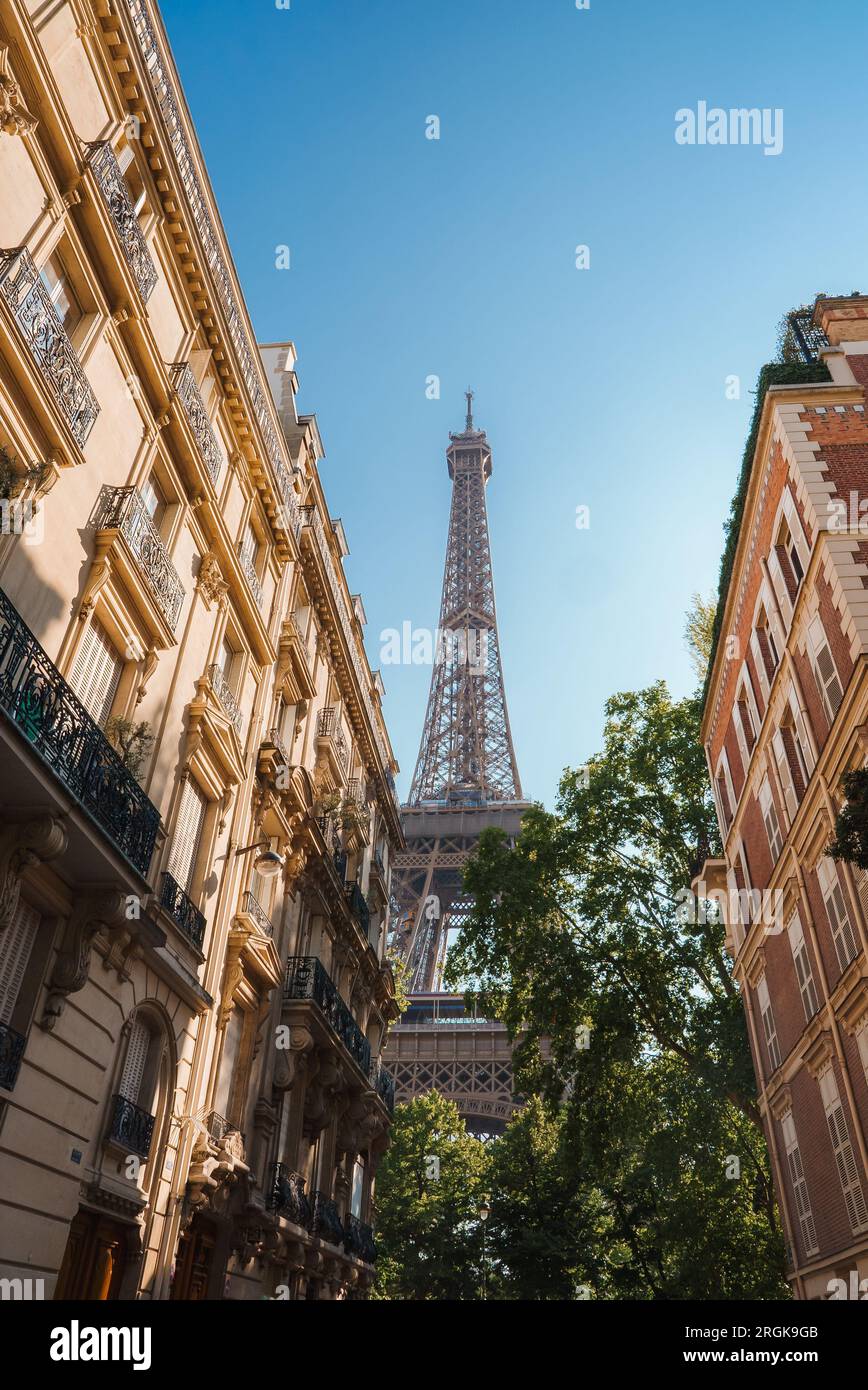 Paris bicycle iconic hi-res stock photography and images - Alamy