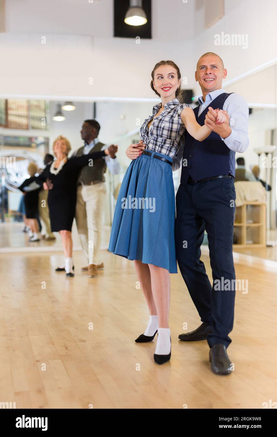 Foxtrot dancing couple hi-res stock photography and images - Alamy