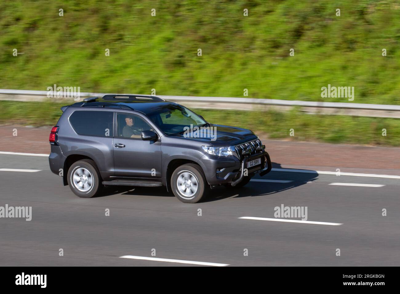 Toyota land cruiser 2 8 d 4d 204 active auto 5 seats hi-res stock ...