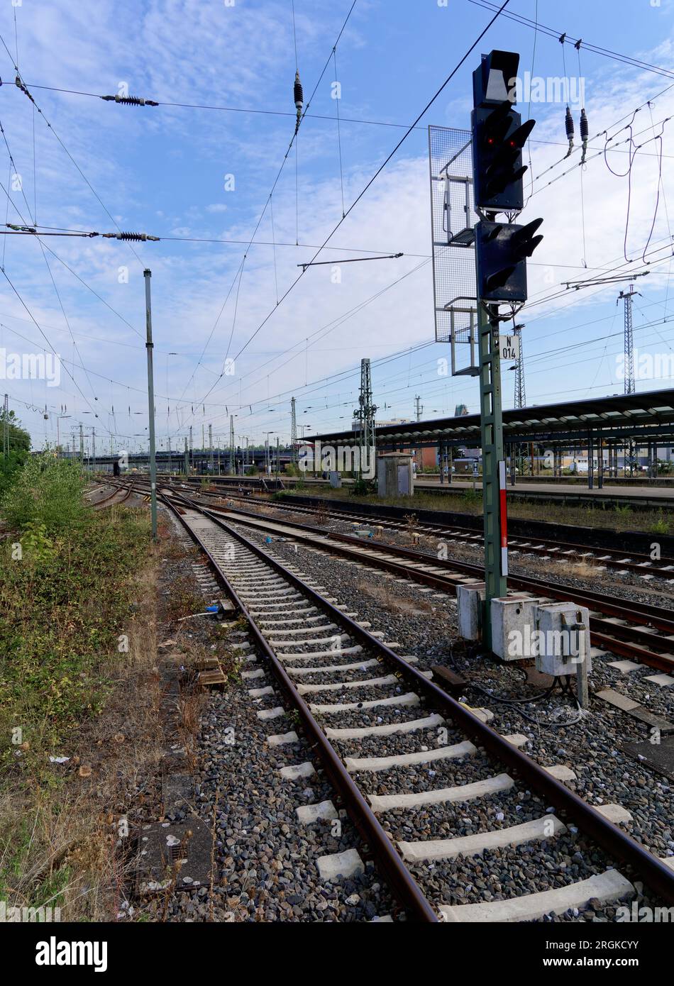 Railroad crossing sign illustration hi-res stock photography and images ...