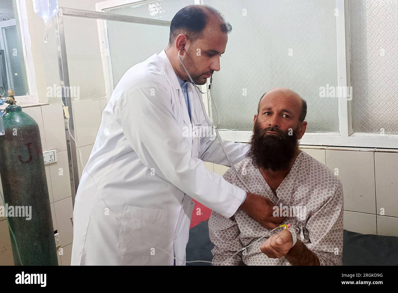 Afghan doctor hi-res stock photography and images - Alamy
