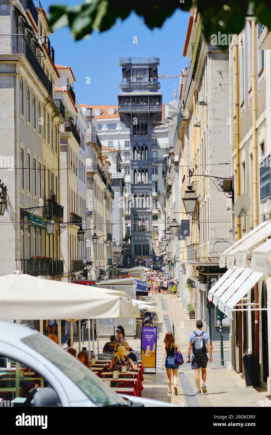 Busy lift hi-res stock photography and images - Alamy