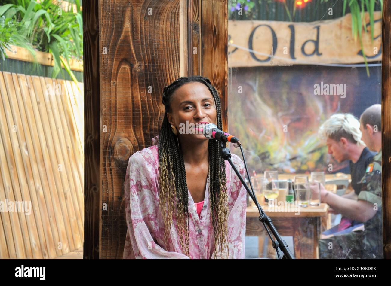 Songwriter loah hi-res stock photography and images - Alamy