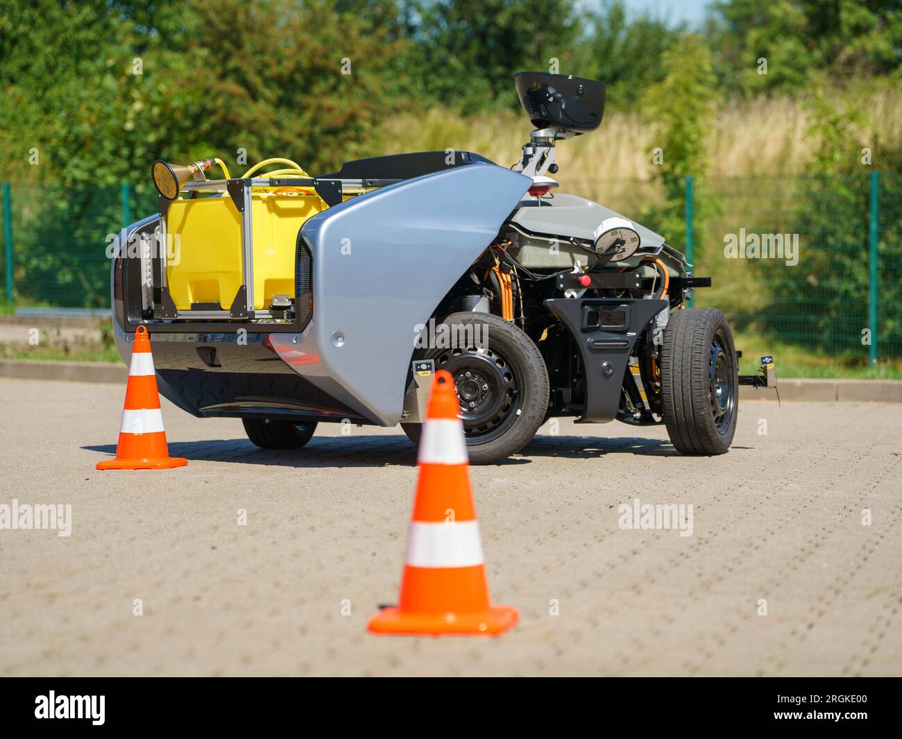 Fulda, Germany. 10th Aug, 2023. A drive unit "tractor" with an ...