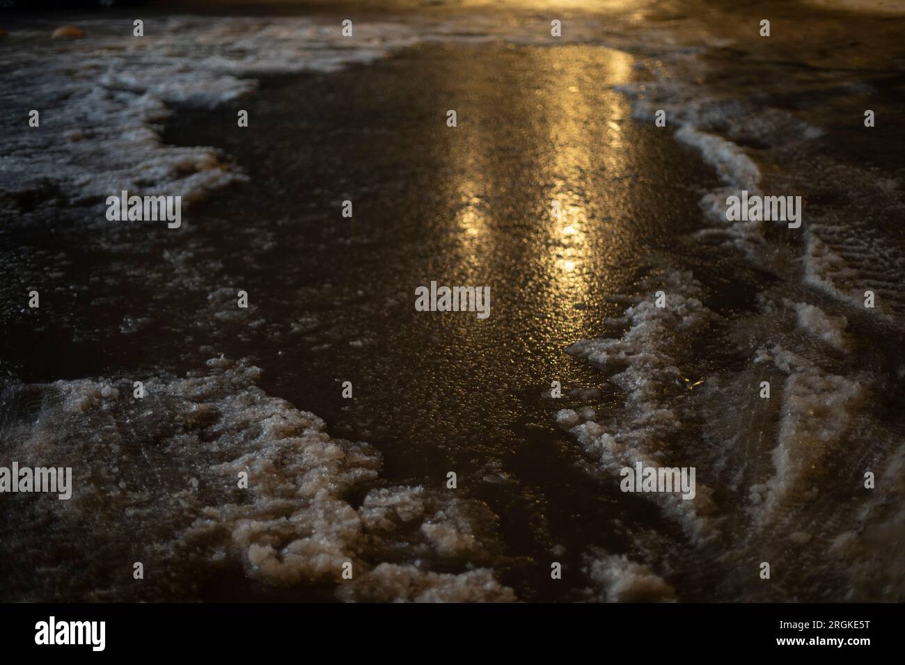 Sidewalk puddle night hi-res stock photography and images - Alamy