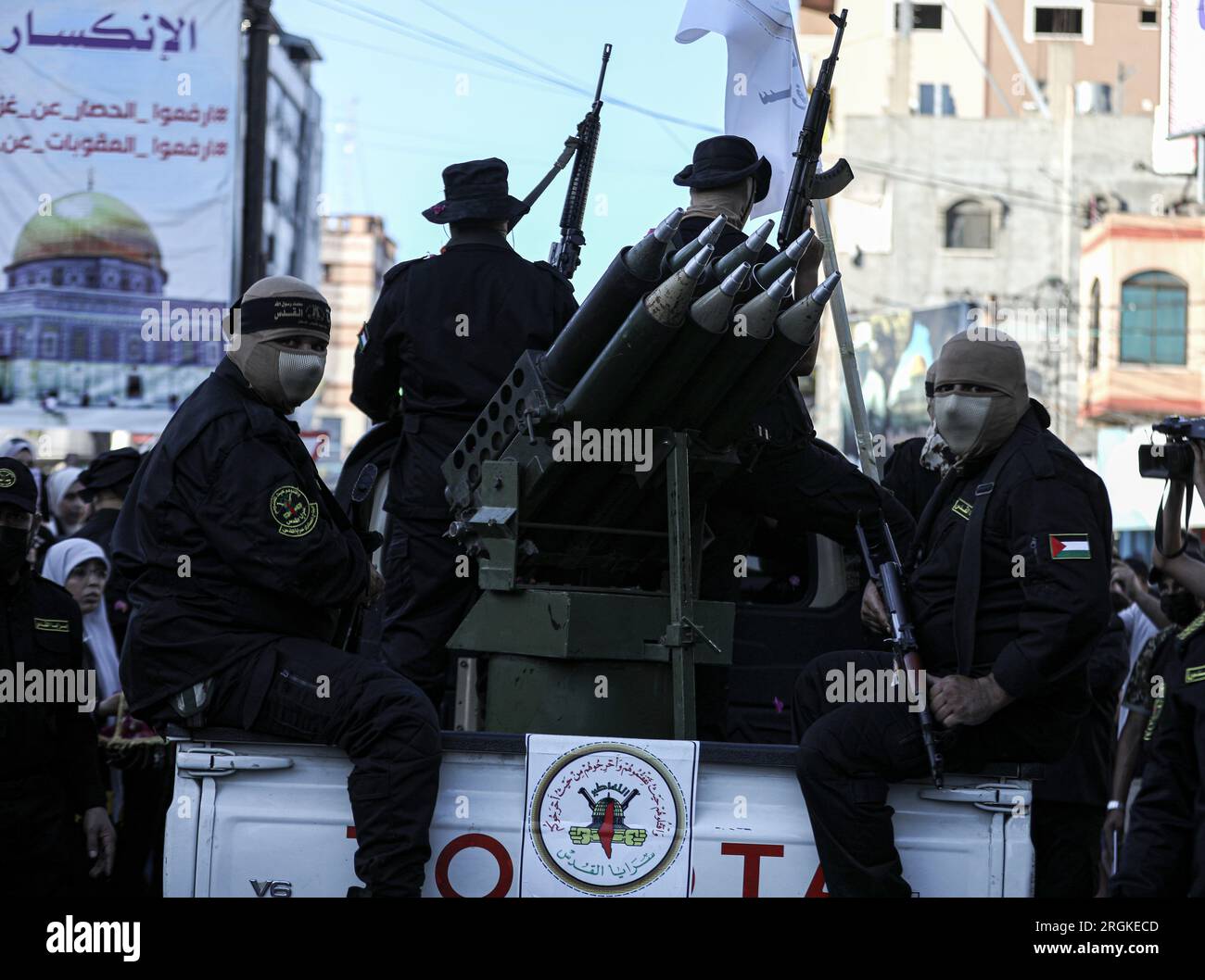 Members of the al-Quds Brigades, the military wing of Islamic Jihad ...
