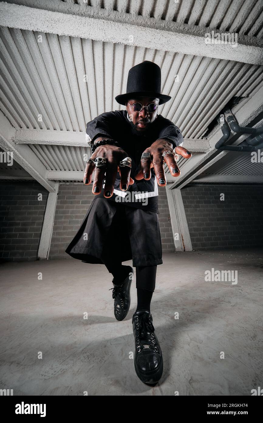 Tall dancer hi-res stock photography and images - Alamy