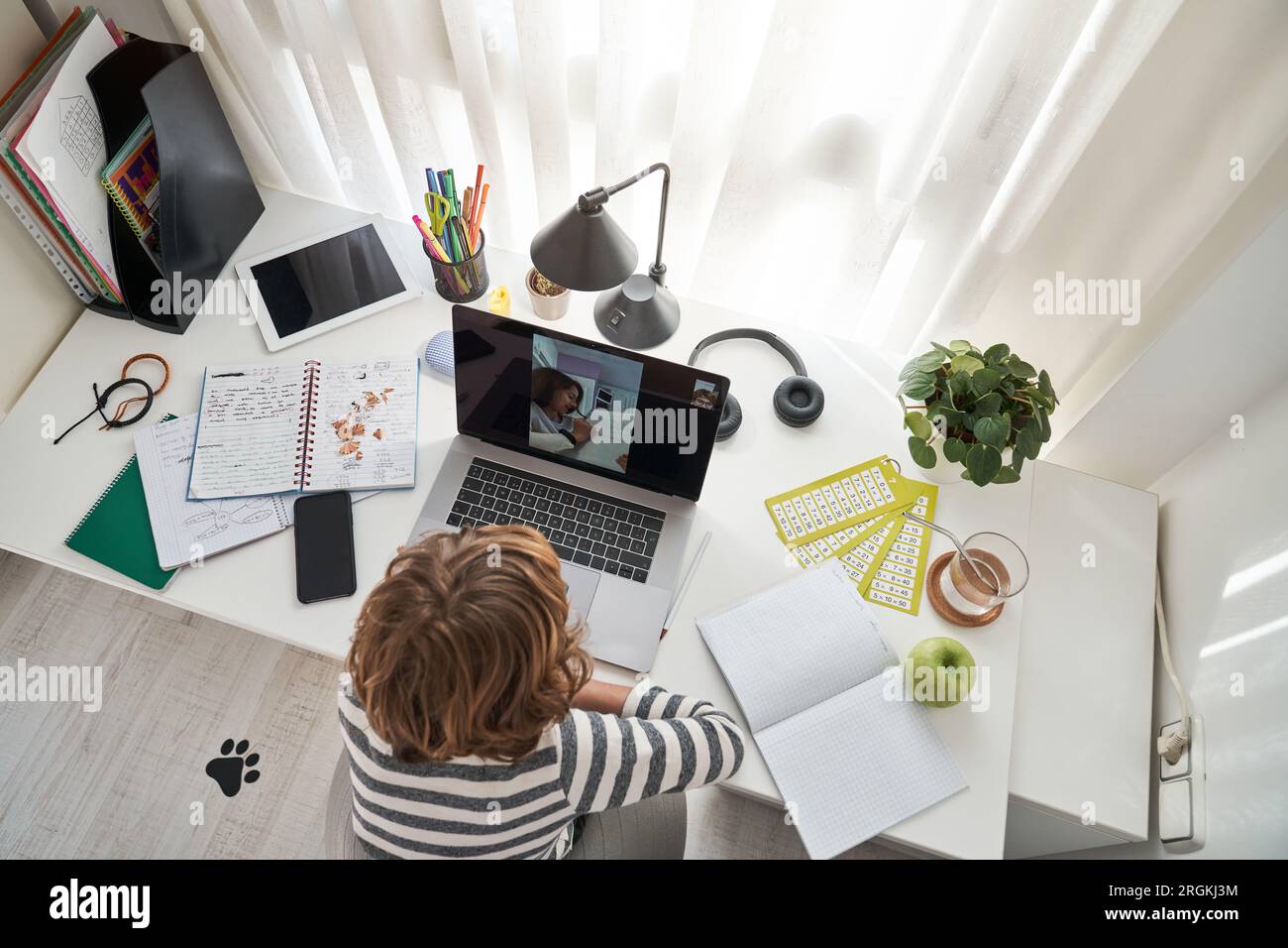 Doing schoolwork at home hi-res stock photography and images - Alamy