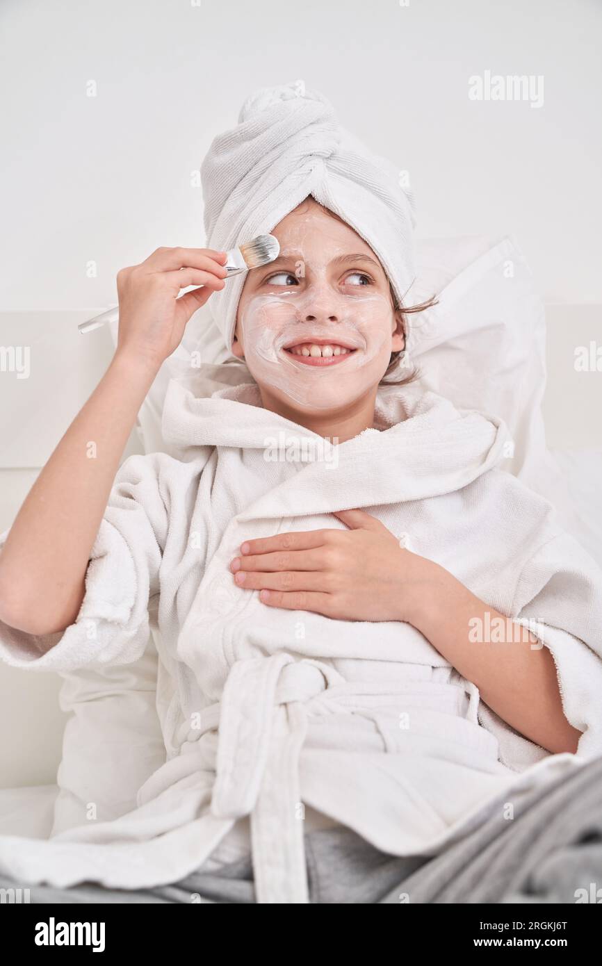 Child clean face smile towel hi-res stock photography and images - Alamy