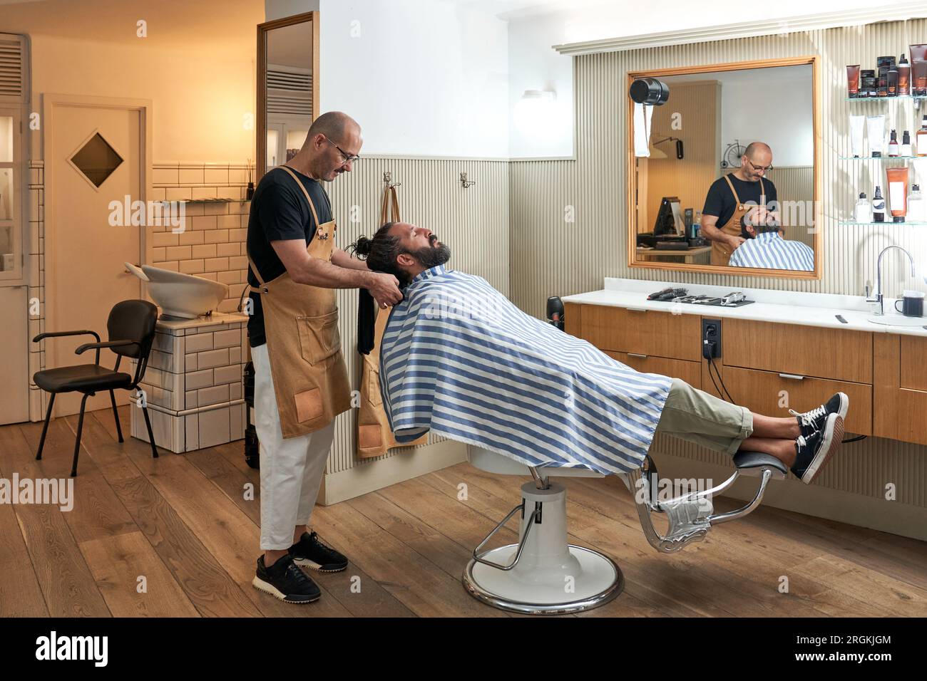 Full bald mirror hi-res stock photography and images - Alamy