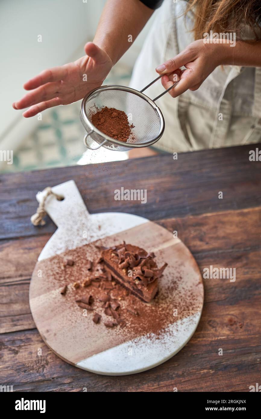 Sifting cocoa powder sieve bakery hi-res stock photography and images ...