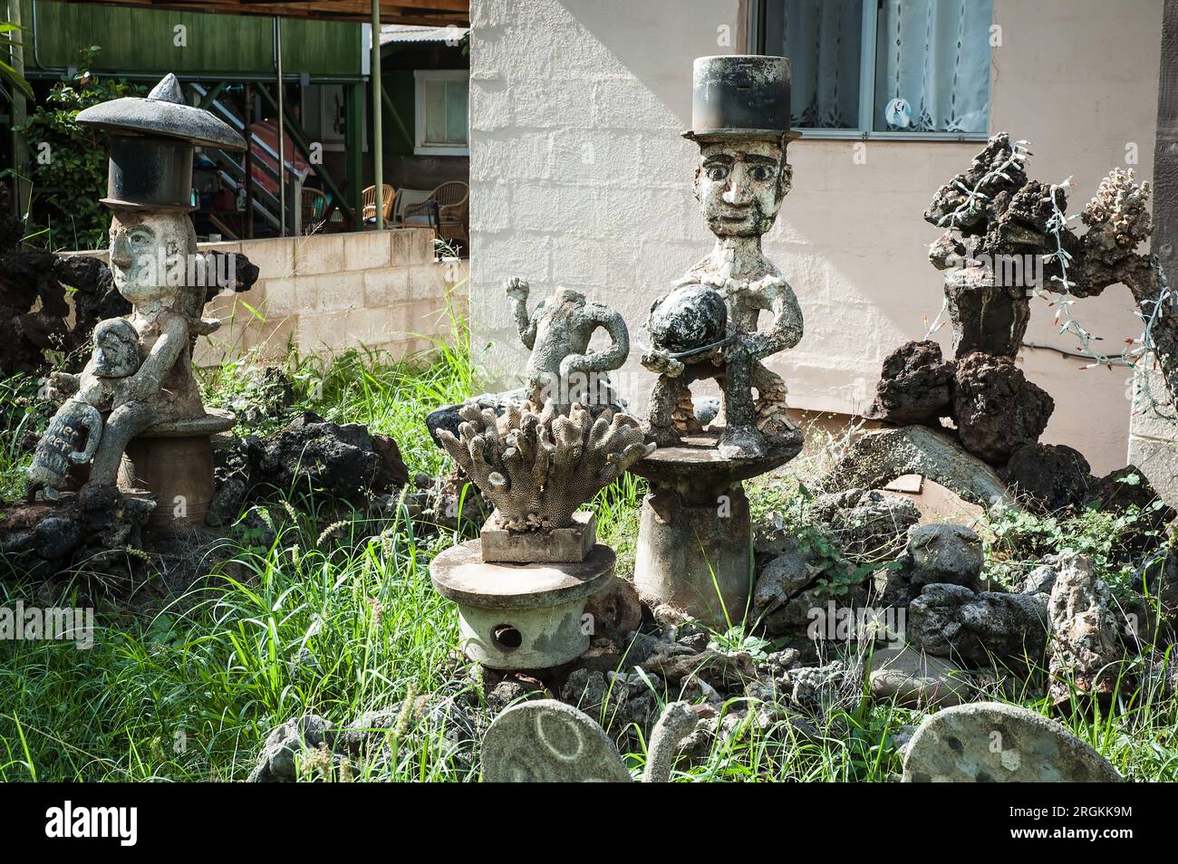 Lava statues in a garden in Lahaina, Mauit, Hawaii Stock Photo - Alamy