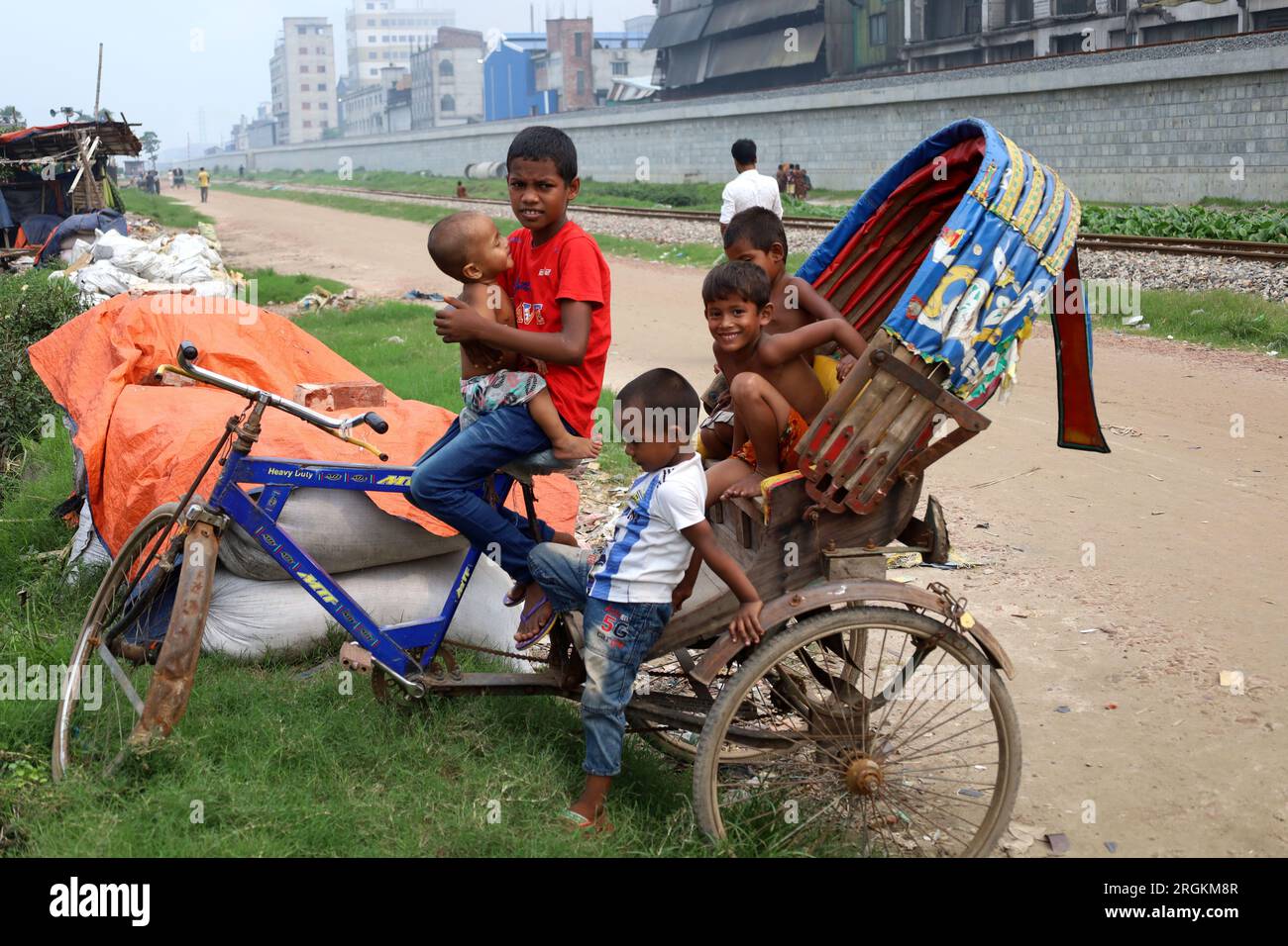 Dhaka, Dhaka, Bangladesh. 10th Aug, 2023. Due to the smoke from the ...