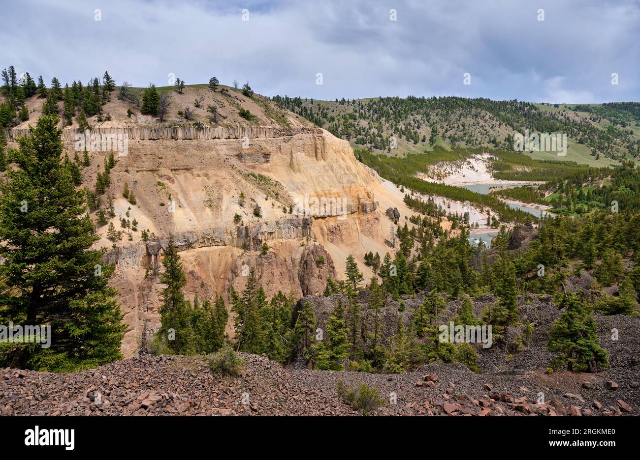 Overhanging cliffs hi-res stock photography and images - Alamy