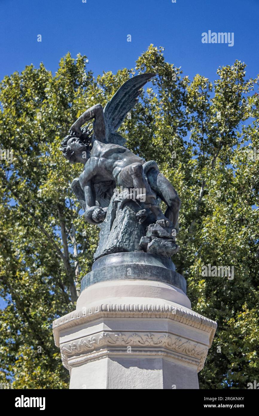 Lucifer statue hi-res stock photography and images - Alamy