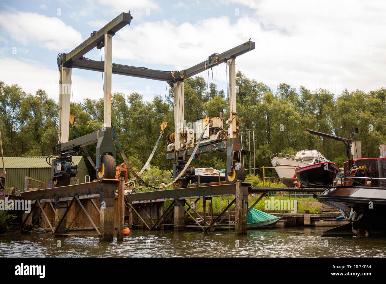 Water lifting machine hi-res stock photography and images - Alamy