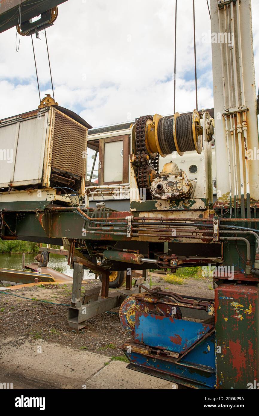 Water lifting machine hi-res stock photography and images - Alamy